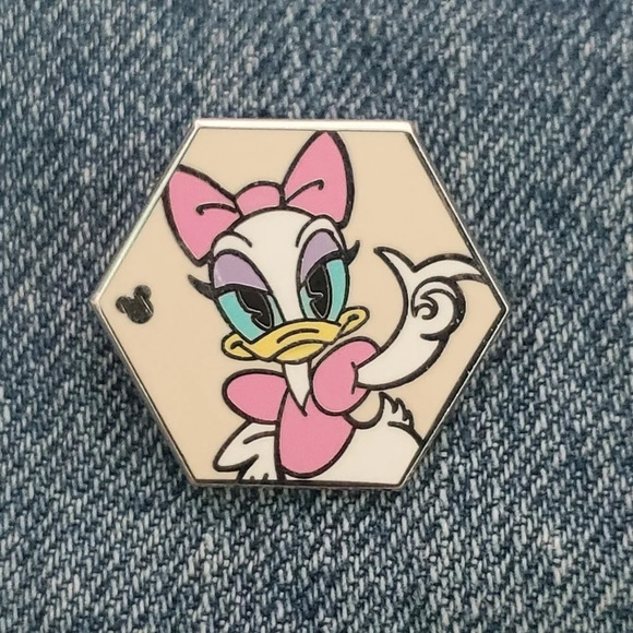 Disney | Accessories | Disney Pin Trading Daisy Duck Hexagon Shapes ...